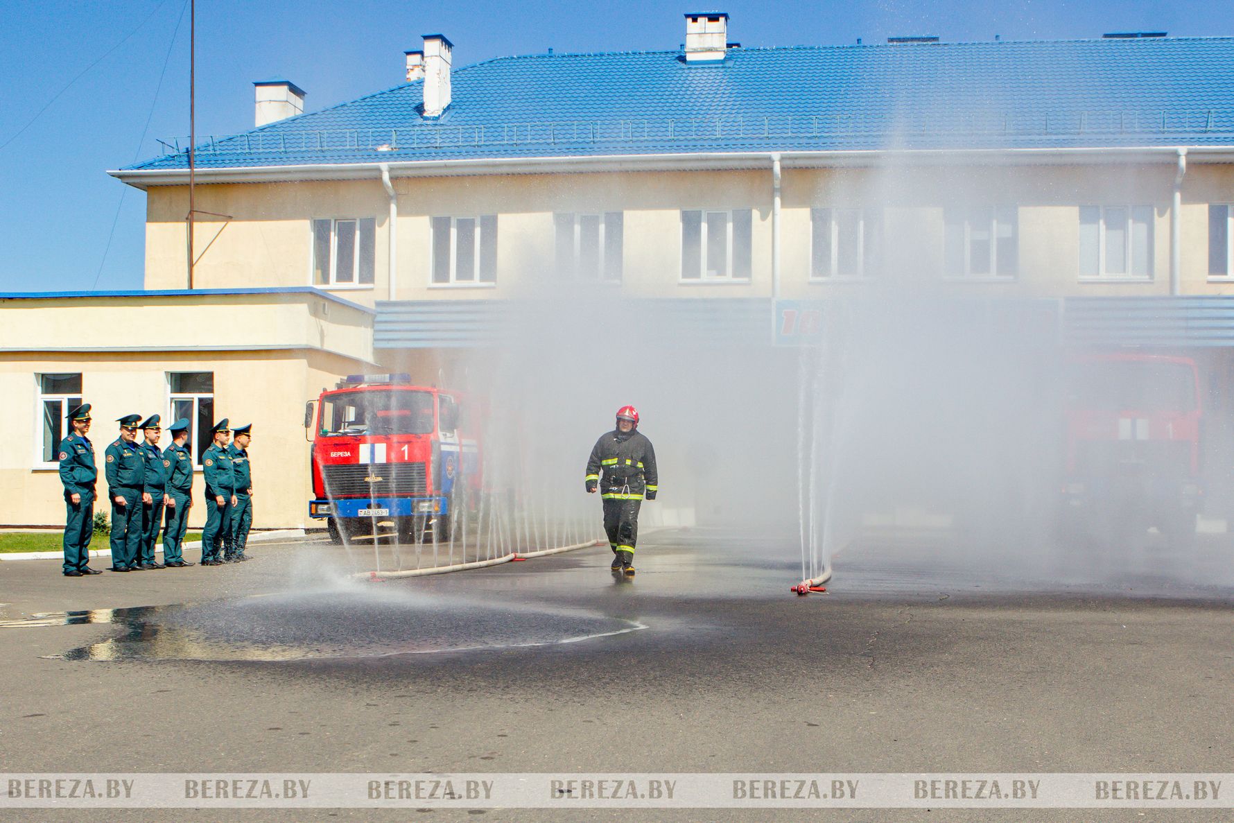 ВИДЕОФАКТ. В Березовском РОЧС состоялись торжественные проводы на ...